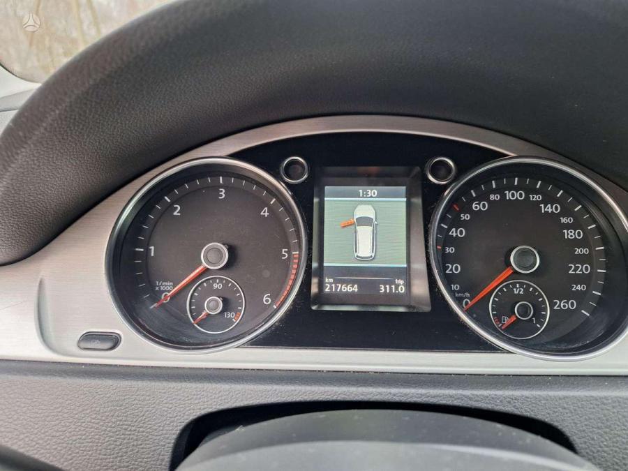 Grey Volkswagen Passat 2011 in Prienai, with an engine capacity of 1.97 L and mileage of 218 thousand km for 5100 €, photo 24 on AUTOMOTO.COM.LV