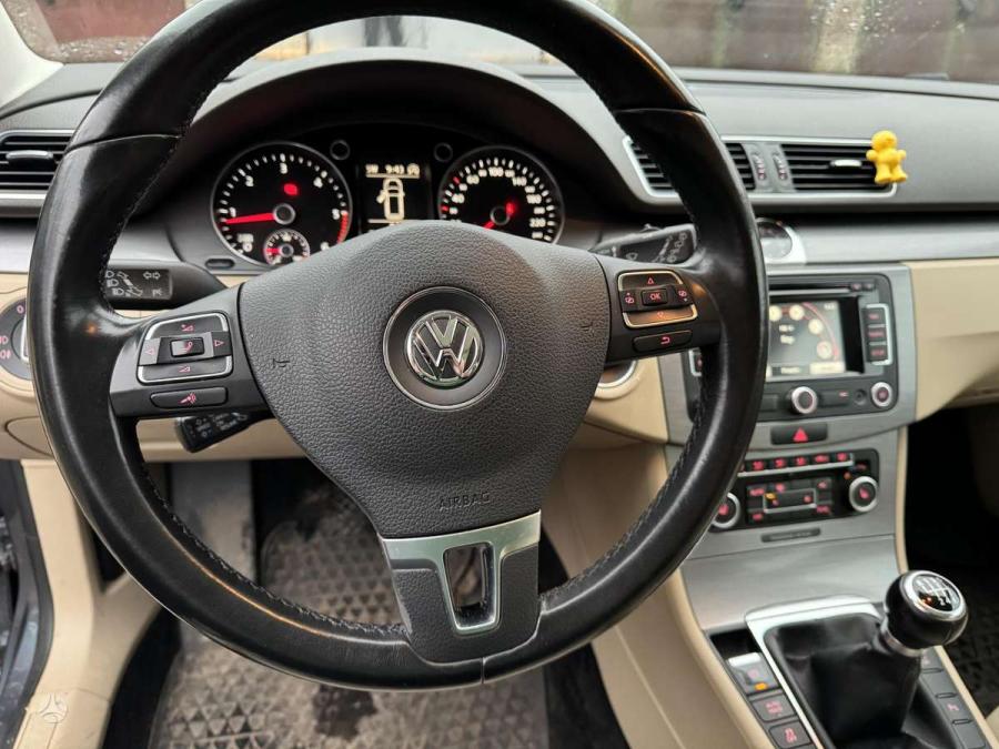 Pelēks Volkswagen Passat 2011 Kauņa, ar dzinēja tilpumu 1.60 L un nobraukumu 312 tūkst. km par 3400 €, foto 7 vietnē AUTOMOTO.COM.LV