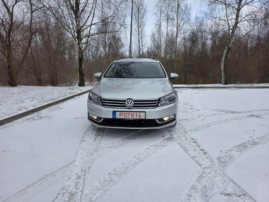 Pelēks Volkswagen Passat 2011 Šauļi, ar dzinēja tilpumu 1.39 L un nobraukumu 200 tūkst. km par 4700 €, foto 1 vietnē AUTOMOTO.COM.LV