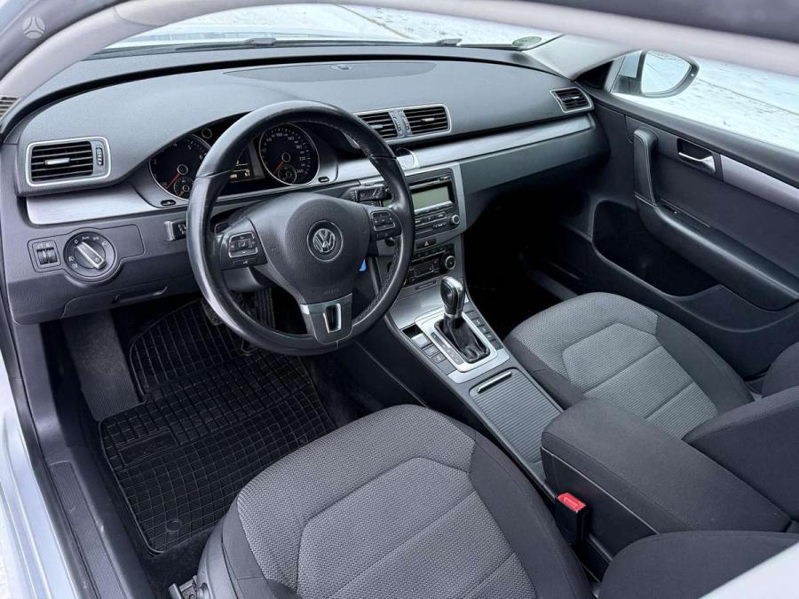 Pelēks Volkswagen Passat 2011 Panevēža, ar dzinēja tilpumu 1.39 L un nobraukumu 271 tūkst. km par 5100 €, foto 13 vietnē AUTOMOTO.COM.LV