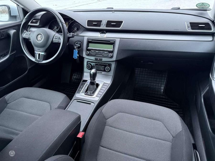 Pelēks Volkswagen Passat 2011 Panevēža, ar dzinēja tilpumu 1.39 L un nobraukumu 271 tūkst. km par 5100 €, foto 17 vietnē AUTOMOTO.COM.LV