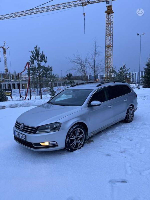 Grey Volkswagen Passat 2011 in Klaipeda, with an engine capacity of 1.97 L and mileage of 308 thousand km for 4900 €, photo 4 on AUTOMOTO.COM.LV