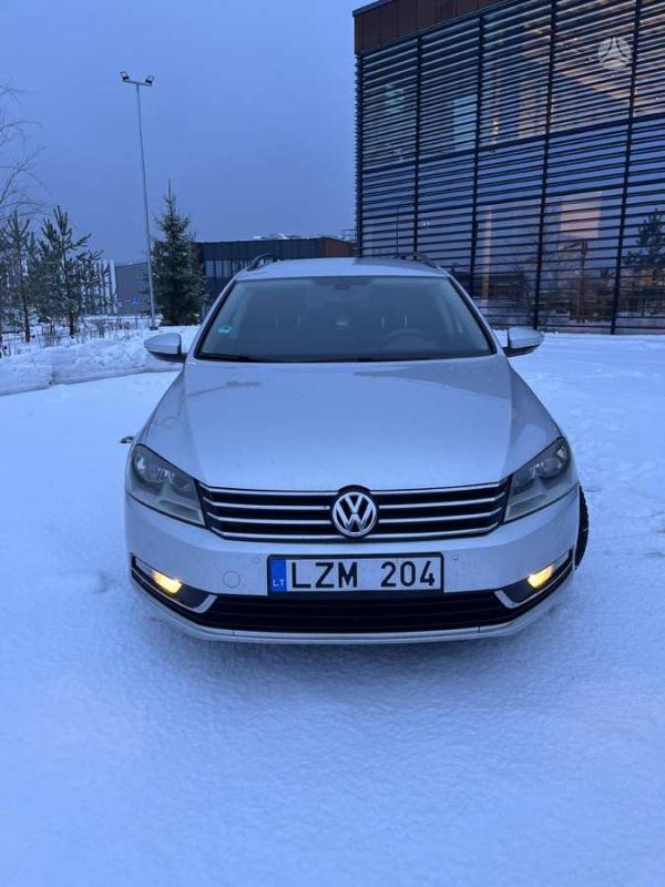 Grey Volkswagen Passat 2011 in Klaipeda, with an engine capacity of 1.97 L and mileage of 308 thousand km for 4900 €, photo 5 on AUTOMOTO.COM.LV