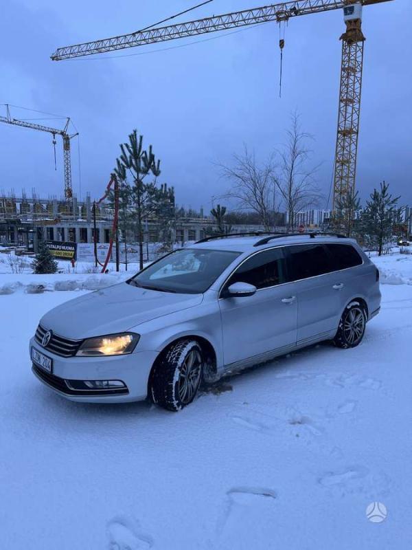 Grey Volkswagen Passat 2011 in Klaipeda, with an engine capacity of 1.97 L and mileage of 308 thousand km for 4900 €, photo 9 on AUTOMOTO.COM.LV