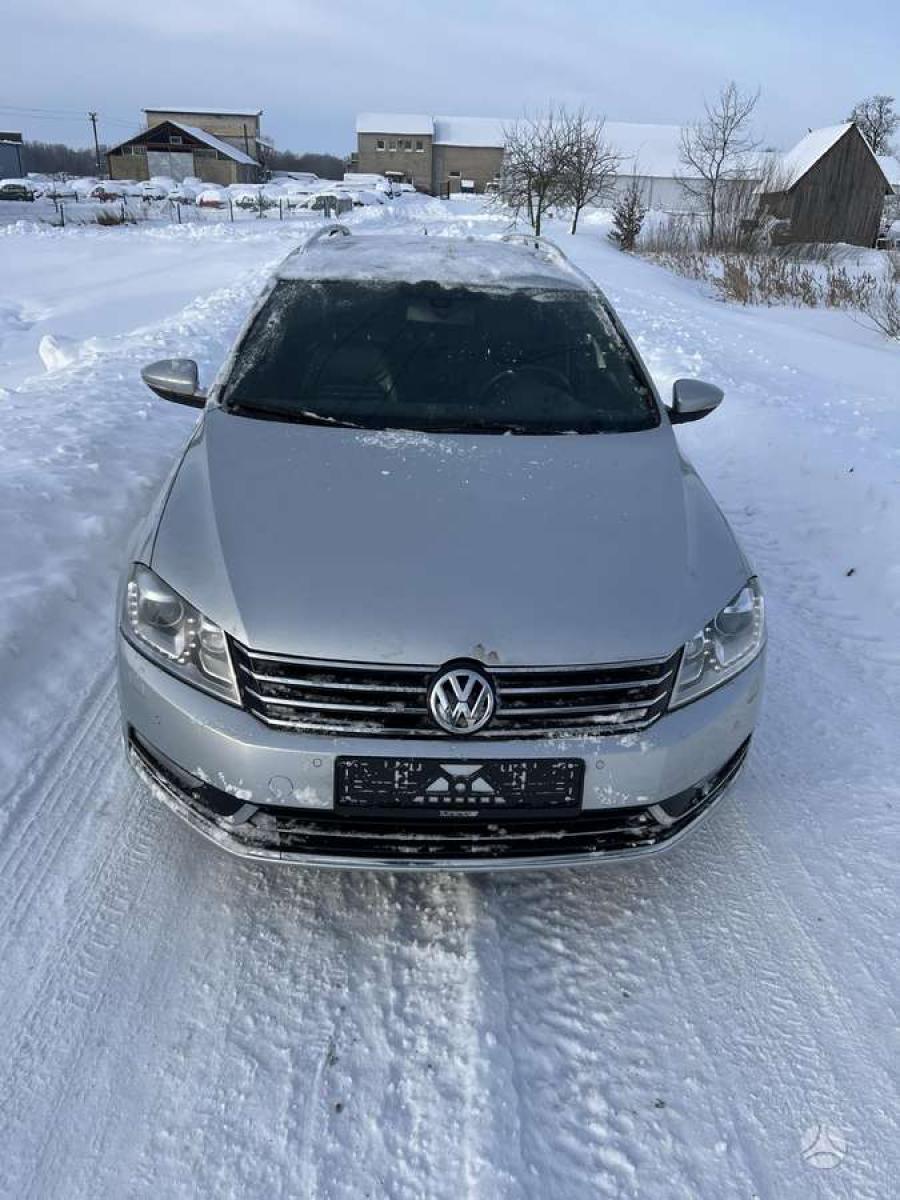 Grey Volkswagen Passat 2011 in Gargzdai, with an engine capacity of 1.97 L and mileage of 362 thousand km for 2550 €, photo 2 on AUTOMOTO.COM.LV