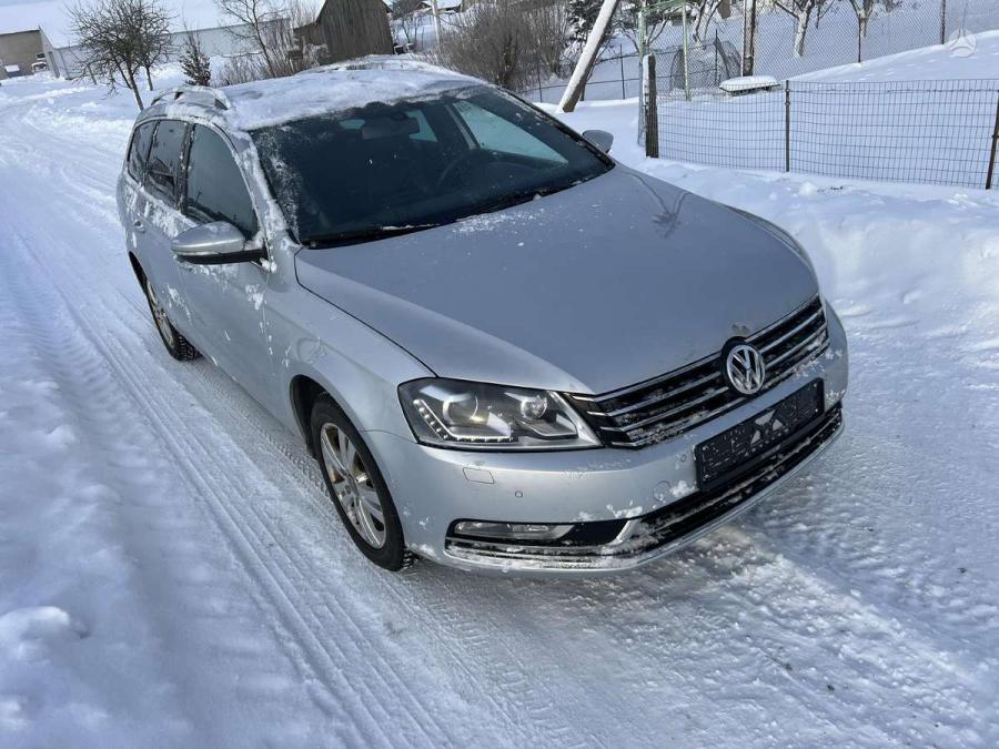Grey Volkswagen Passat 2011 in Gargzdai, with an engine capacity of 1.97 L and mileage of 362 thousand km for 2550 €, photo 3 on AUTOMOTO.COM.LV
