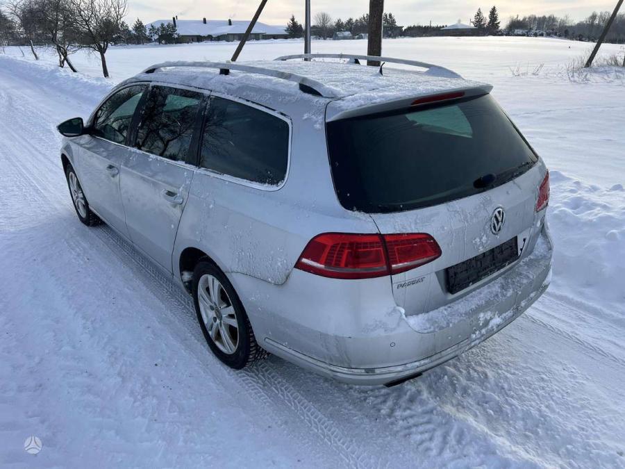 Grey Volkswagen Passat 2011 in Gargzdai, with an engine capacity of 1.97 L and mileage of 362 thousand km for 2550 €, photo 6 on AUTOMOTO.COM.LV