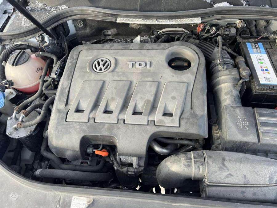 Grey Volkswagen Passat 2011 in Gargzdai, with an engine capacity of 1.97 L and mileage of 362 thousand km for 2550 €, photo 10 on AUTOMOTO.COM.LV