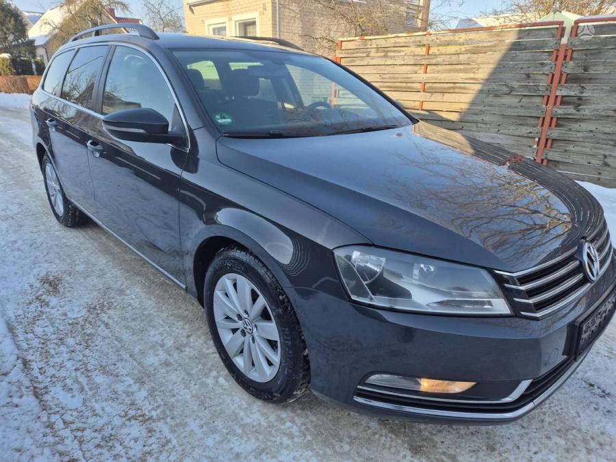 Pelēks Volkswagen Passat 2011 Kauņa, ar dzinēja tilpumu 1.97 L un nobraukumu 265 tūkst. km par 4950 €, foto 2 vietnē AUTOMOTO.COM.LV
