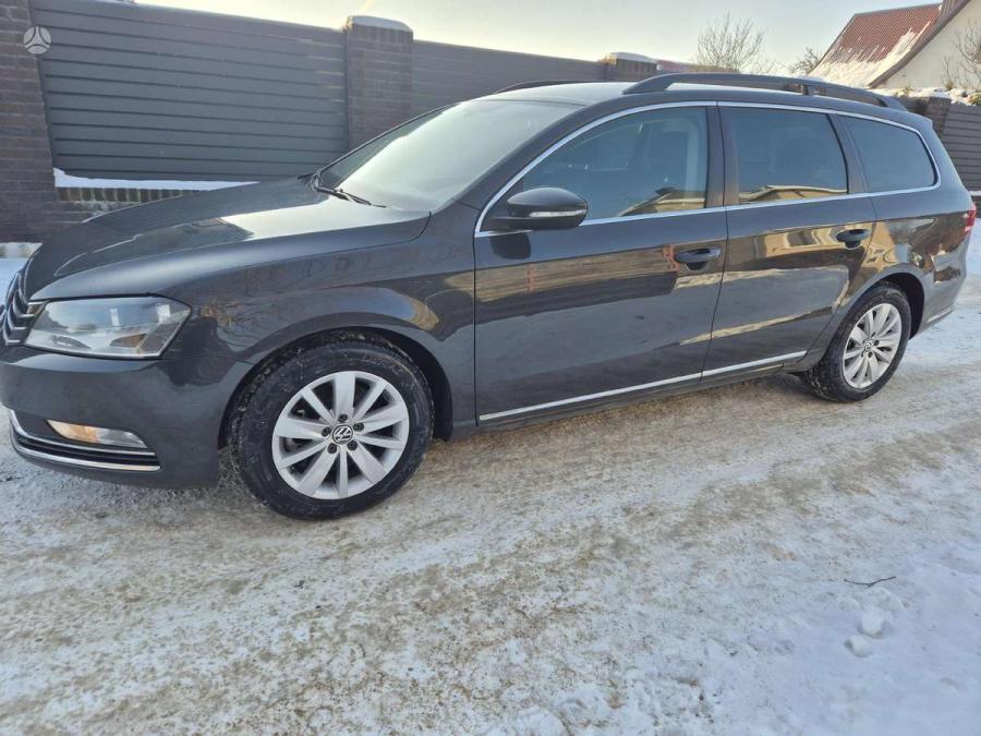 Pelēks Volkswagen Passat 2011 Kauņa, ar dzinēja tilpumu 1.97 L un nobraukumu 265 tūkst. km par 4950 €, foto 3 vietnē AUTOMOTO.COM.LV