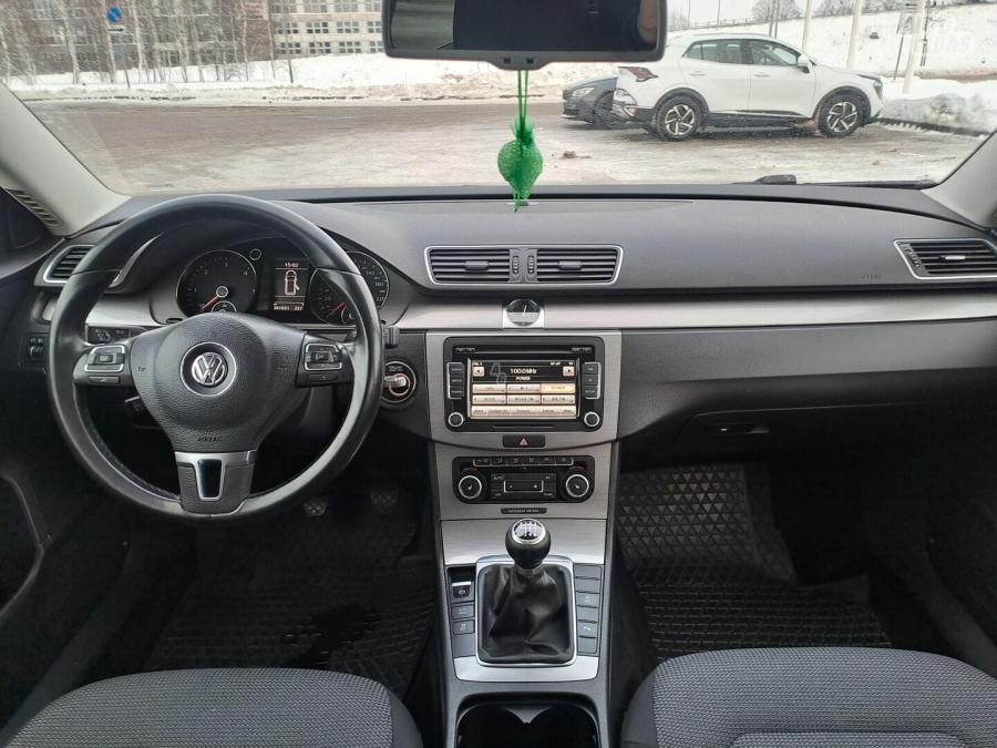 Pelēks Volkswagen Passat 2011 Telšiai, ar dzinēja tilpumu 2.00 L un nobraukumu 301 tūkst. km par 4650 €, foto 11 vietnē AUTOMOTO.COM.LV