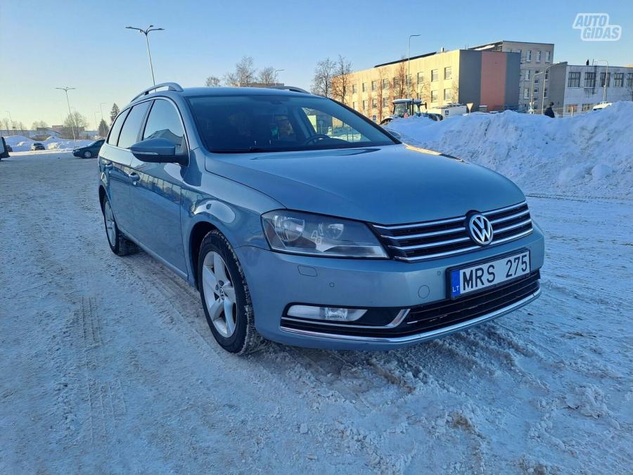 Grey Volkswagen Passat 2011 in Telschi, with an engine capacity of 2.00 L and mileage of 301 thousand km for 4450 €, photo 1 on AUTOMOTO.COM.LV