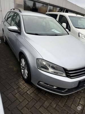 Pelēks Volkswagen Passat 2011 Jurbarkas, ar dzinēja tilpumu 1.97 L un nobraukumu 290 tūkst. km par 3999 €, foto 2 vietnē AUTOMOTO.COM.LV