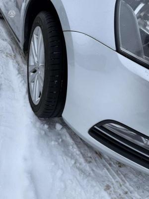 Pelēks Volkswagen Passat 2011 Jurbarkas, ar dzinēja tilpumu 1.97 L un nobraukumu 290 tūkst. km par 3999 €, foto 14 vietnē AUTOMOTO.COM.LV