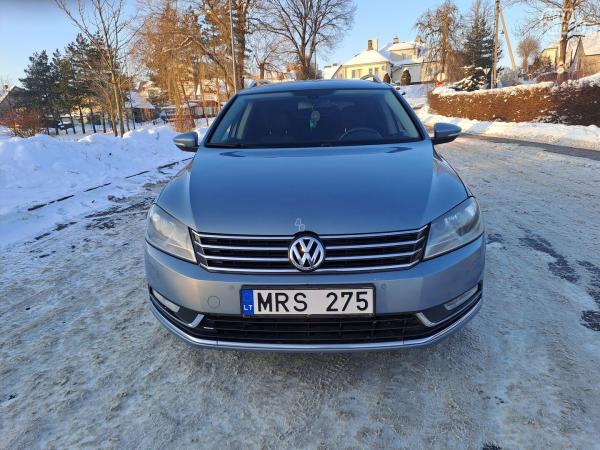 Grey Volkswagen Passat 2011 in Telschi, with an engine capacity of 2.00 L and mileage of 301 thousand km for 4450 €, photo 2 on AUTOMOTO.COM.LV