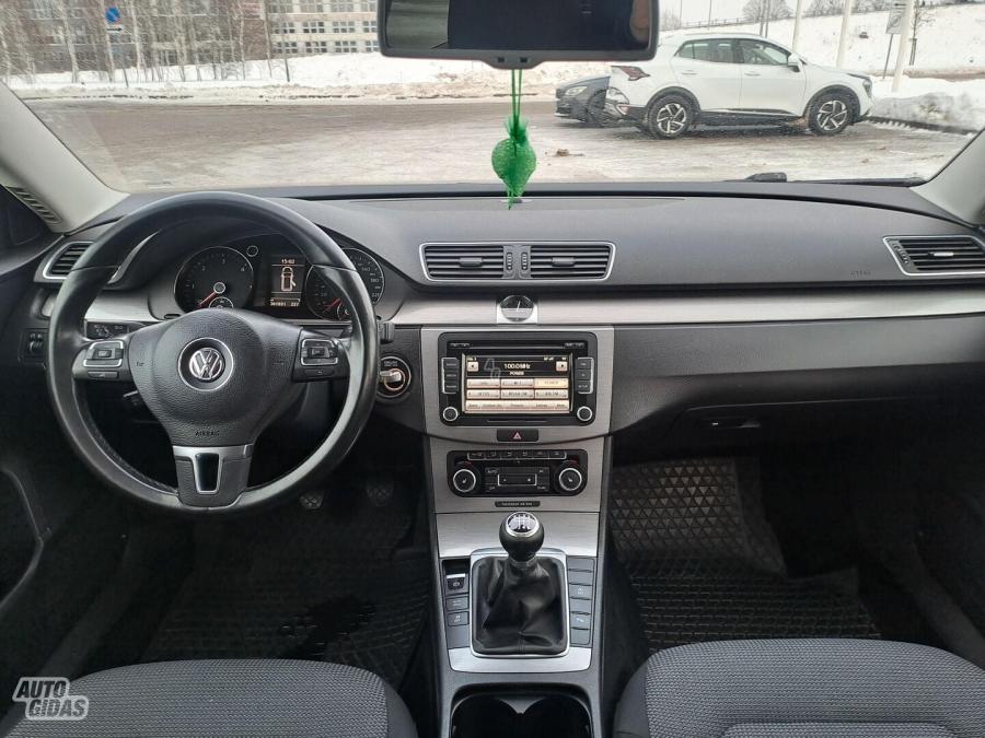 Pelēks Volkswagen Passat 2011 Telšiai, ar dzinēja tilpumu 2.00 L un nobraukumu 301 tūkst. km par 4450 €, foto 11 vietnē AUTOMOTO.COM.LV