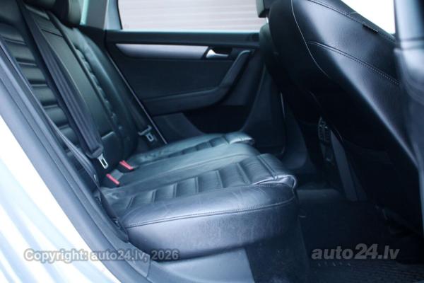 Grey Volkswagen Passat 2011 in Tallinn, with an engine capacity of 2.00 L and mileage of 264 thousand km for 5990 €, photo 11 on AUTOMOTO.COM.LV