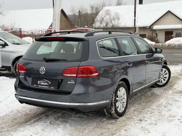 Grey Volkswagen Passat 2011 in Vilnius, with an engine capacity of 1.60 L and mileage of 260 thousand km for 4700 €, photo 4 on AUTOMOTO.COM.LV
