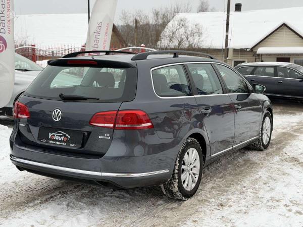 Grey Volkswagen Passat 2011 in Vilnius, with an engine capacity of 1.60 L and mileage of 260 thousand km for 4700 €, photo 7 on AUTOMOTO.COM.LV