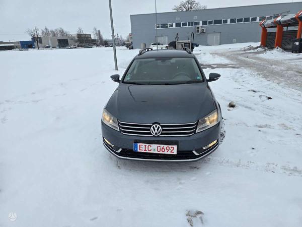 Grey Volkswagen Passat 2011 in Marijampole, with an engine capacity of 1.97 L and mileage of 360 thousand km for 4100 €, photo 2 on AUTOMOTO.COM.LV