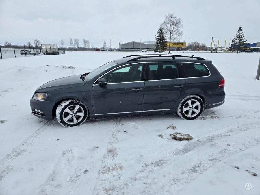 Pelēks Volkswagen Passat 2011 Marijampole, ar dzinēja tilpumu 1.97 L un nobraukumu 360 tūkst. km par 4100 €, foto 4 vietnē AUTOMOTO.COM.LV
