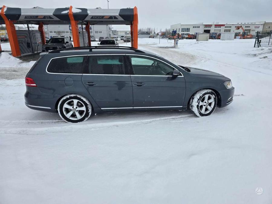 Pelēks Volkswagen Passat 2011 Marijampole, ar dzinēja tilpumu 1.97 L un nobraukumu 360 tūkst. km par 4100 €, foto 5 vietnē AUTOMOTO.COM.LV