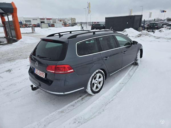 Grey Volkswagen Passat 2011 in Marijampole, with an engine capacity of 1.97 L and mileage of 360 thousand km for 4100 €, photo 6 on AUTOMOTO.COM.LV