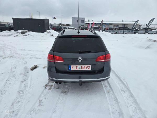 Grey Volkswagen Passat 2011 in Marijampole, with an engine capacity of 1.97 L and mileage of 360 thousand km for 4100 €, photo 7 on AUTOMOTO.COM.LV