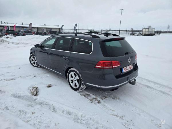 Grey Volkswagen Passat 2011 in Marijampole, with an engine capacity of 1.97 L and mileage of 360 thousand km for 4100 €, photo 8 on AUTOMOTO.COM.LV