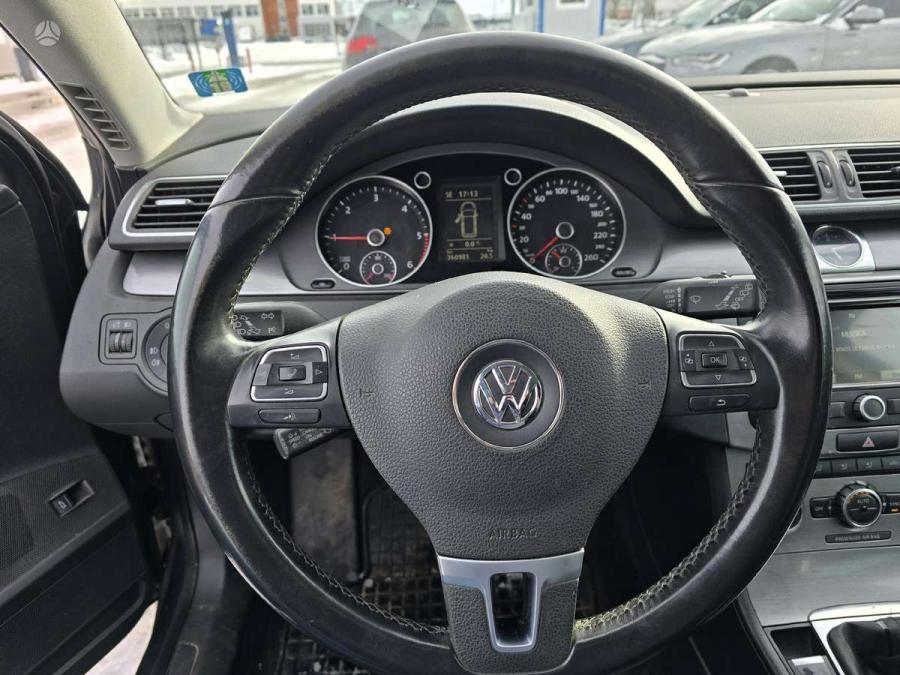 Pelēks Volkswagen Passat 2011 Marijampole, ar dzinēja tilpumu 1.97 L un nobraukumu 360 tūkst. km par 4100 €, foto 14 vietnē AUTOMOTO.COM.LV