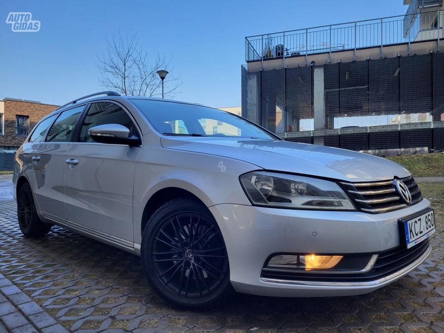 Pelēks Volkswagen Passat 2011 Viļņa, ar dzinēja tilpumu 2.00 L un nobraukumu 320 tūkst. km par 5250 €, foto 1 vietnē AUTOMOTO.COM.LV