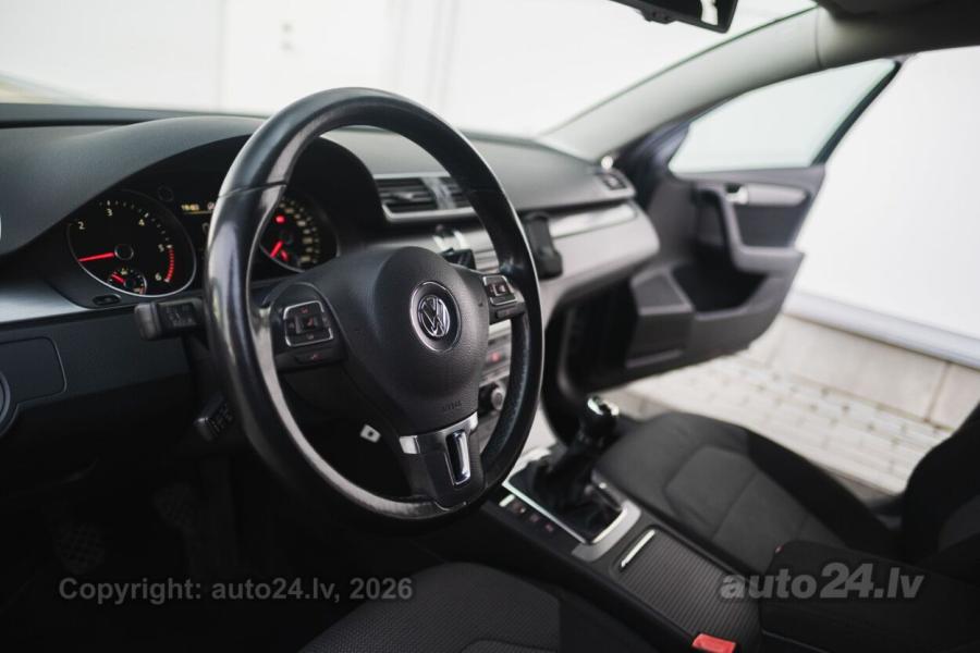 Pelēks Volkswagen Passat 2011 Tallina, ar dzinēja tilpumu 2.00 L un nobraukumu 289 tūkst. km par 5999 €, foto 12 vietnē AUTOMOTO.COM.LV