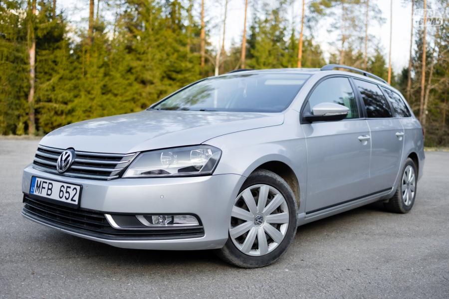 Grey Volkswagen Passat 2011 in Salcininkai, with an engine capacity of 1.60 L and mileage of 246 thousand km for 3800 €, photo 1 on AUTOMOTO.COM.LV