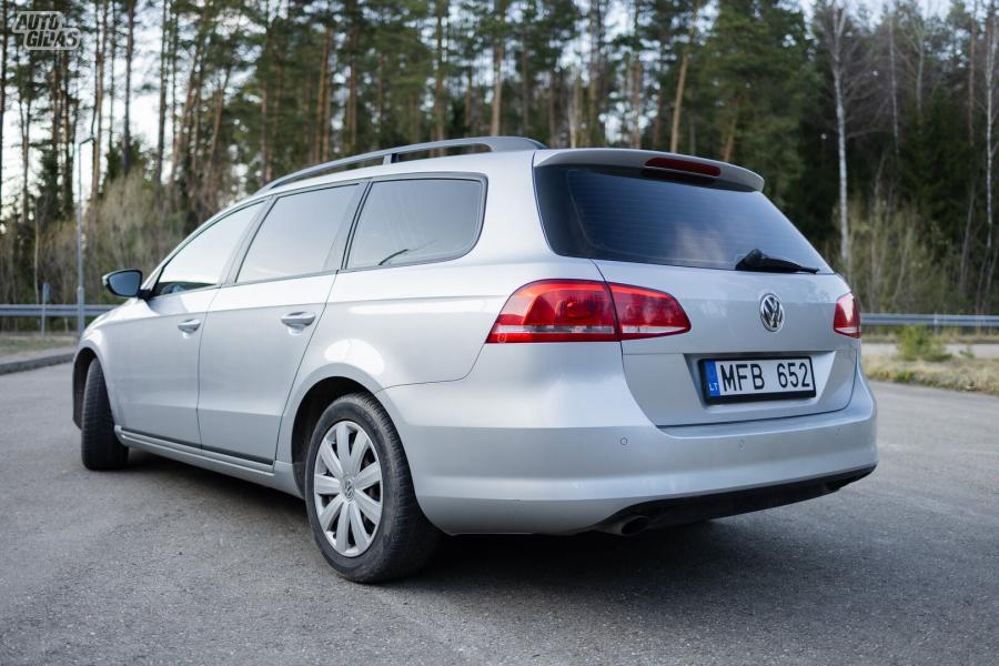 Grey Volkswagen Passat 2011 in Salcininkai, with an engine capacity of 1.60 L and mileage of 246 thousand km for 3800 €, photo 5 on AUTOMOTO.COM.LV