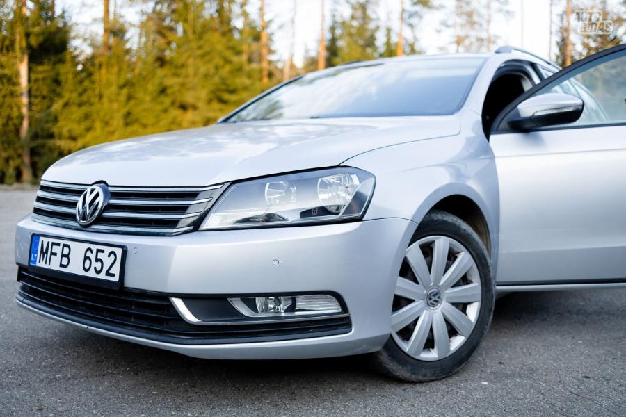 Grey Volkswagen Passat 2011 in Salcininkai, with an engine capacity of 1.60 L and mileage of 246 thousand km for 3800 €, photo 8 on AUTOMOTO.COM.LV