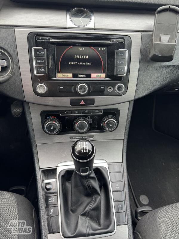 Pelēks Volkswagen Passat 2011 Klaipėda, ar dzinēja tilpumu 2.00 L un nobraukumu 409 tūkst. km par 2600 €, foto 8 vietnē AUTOMOTO.COM.LV