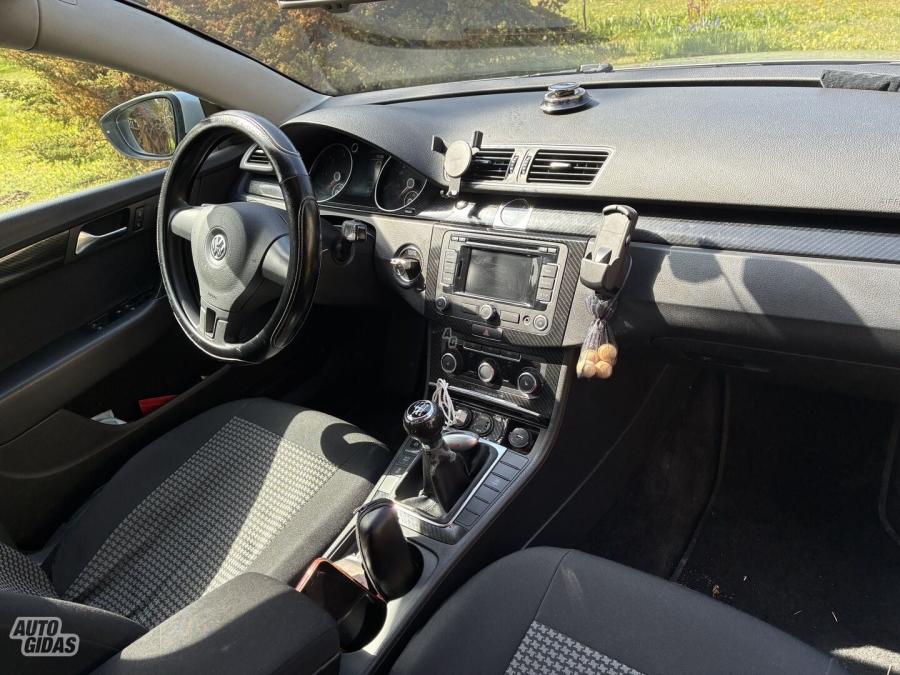 Pelēks Volkswagen Passat 2011 Kauņa, ar dzinēja tilpumu 2.00 L un nobraukumu 313 tūkst. km par 4700 €, foto 12 vietnē AUTOMOTO.COM.LV