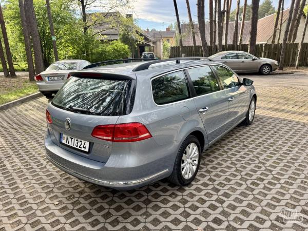 Grey Volkswagen Passat 2011 in Kaunas, with an engine capacity of 1.60 L and mileage of 269 thousand km for 4999 €, photo 3 on AUTOMOTO.COM.LV