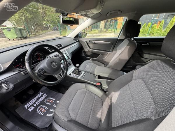 Grey Volkswagen Passat 2011 in Kaunas, with an engine capacity of 1.60 L and mileage of 269 thousand km for 4999 €, photo 5 on AUTOMOTO.COM.LV