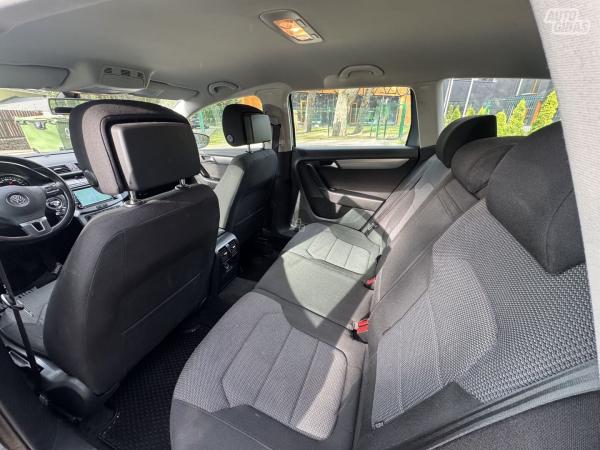Grey Volkswagen Passat 2011 in Kaunas, with an engine capacity of 1.60 L and mileage of 269 thousand km for 4999 €, photo 6 on AUTOMOTO.COM.LV