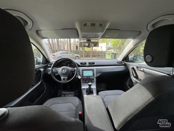 Grey Volkswagen Passat 2011 in Kaunas, with an engine capacity of 1.60 L and mileage of 269 thousand km for 4999 €, photo 7 on AUTOMOTO.COM.LV