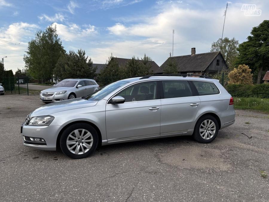 Grey Volkswagen Passat 2011 in Joniskis, with an engine capacity of 1.60 L and mileage of 194 thousand km for 3800 €, photo 6 on AUTOMOTO.COM.LV
