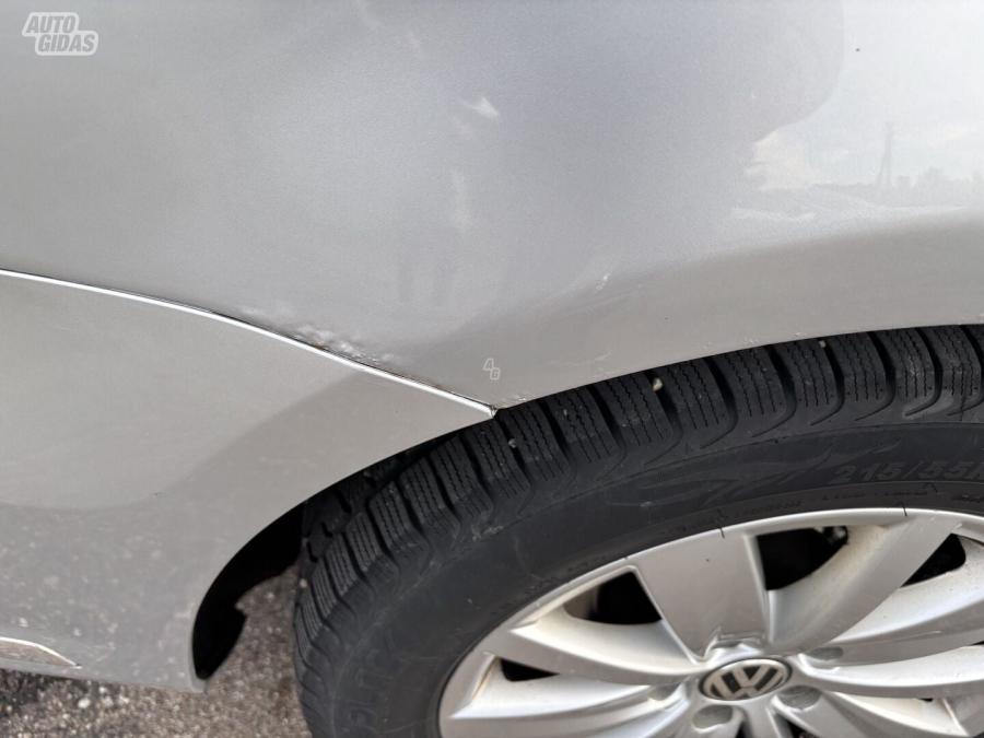 Grey Volkswagen Passat 2011 in Joniskis, with an engine capacity of 1.60 L and mileage of 194 thousand km for 3800 €, photo 12 on AUTOMOTO.COM.LV