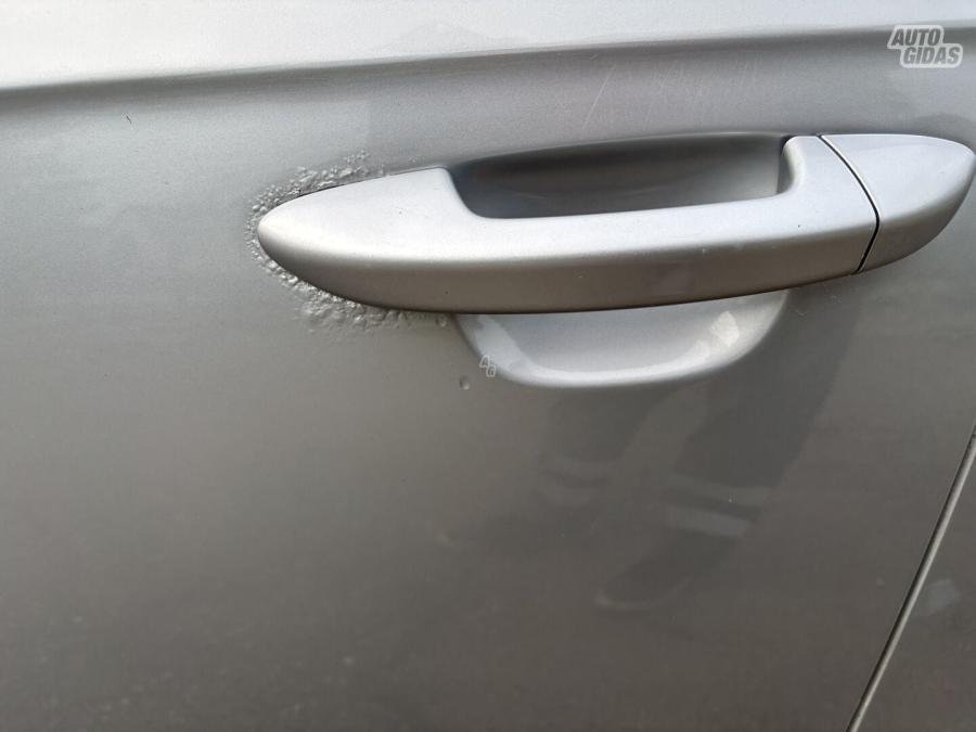 Grey Volkswagen Passat 2011 in Joniskis, with an engine capacity of 1.60 L and mileage of 194 thousand km for 3800 €, photo 13 on AUTOMOTO.COM.LV