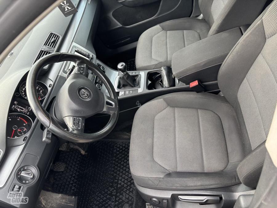Grey Volkswagen Passat 2011 in Joniskis, with an engine capacity of 1.60 L and mileage of 194 thousand km for 3800 €, photo 15 on AUTOMOTO.COM.LV