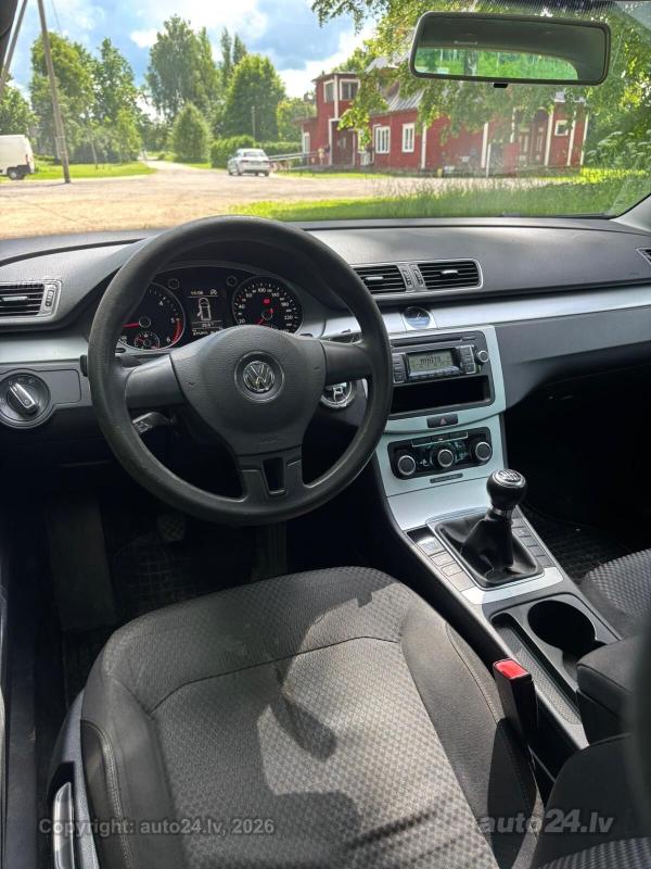 Grey Volkswagen Passat 2011 in Viljandi, with an engine capacity of 1.60 L and mileage of 435 thousand km for 2190 €, photo 5 on AUTOMOTO.COM.LV