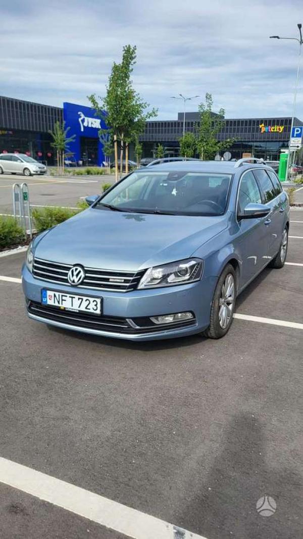 Grey Volkswagen Passat 2011 in Vilnius, with an engine capacity of 1.97 L and mileage of 366 thousand km for 5200 €, photo 1 on AUTOMOTO.COM.LV