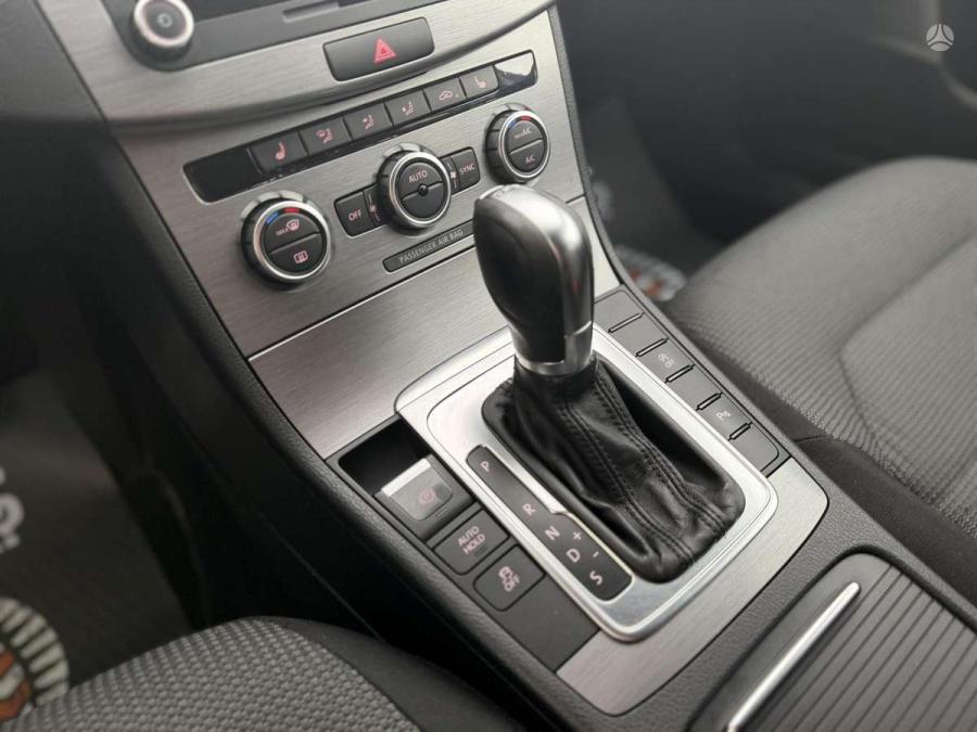 Pelēks Volkswagen Passat 2011 Viļņa, ar dzinēja tilpumu 1.97 L un nobraukumu 459 tūkst. km par 3490 €, foto 21 vietnē AUTOMOTO.COM.LV