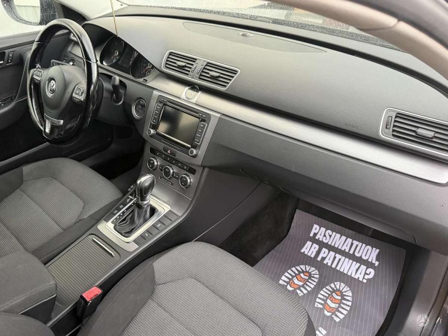 Pelēks Volkswagen Passat 2011 Viļņa, ar dzinēja tilpumu 1.97 L un nobraukumu 459 tūkst. km par 3490 €, foto 24 vietnē AUTOMOTO.COM.LV