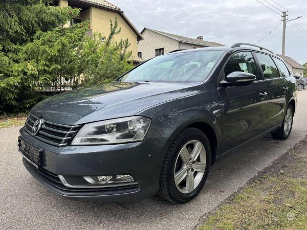 Grey Volkswagen Passat 2011 in Marijampole, with an engine capacity of 1.60 L and mileage of 140 thousand km for 6000 €, photo 3 on AUTOMOTO.COM.LV